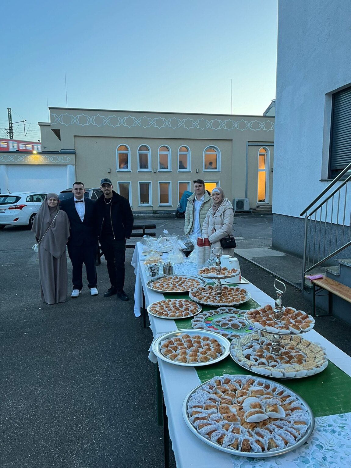 Bajram namaz u našem džematu – IGBD – Gemeinde Köln Gazi Husrevbeg e. V.